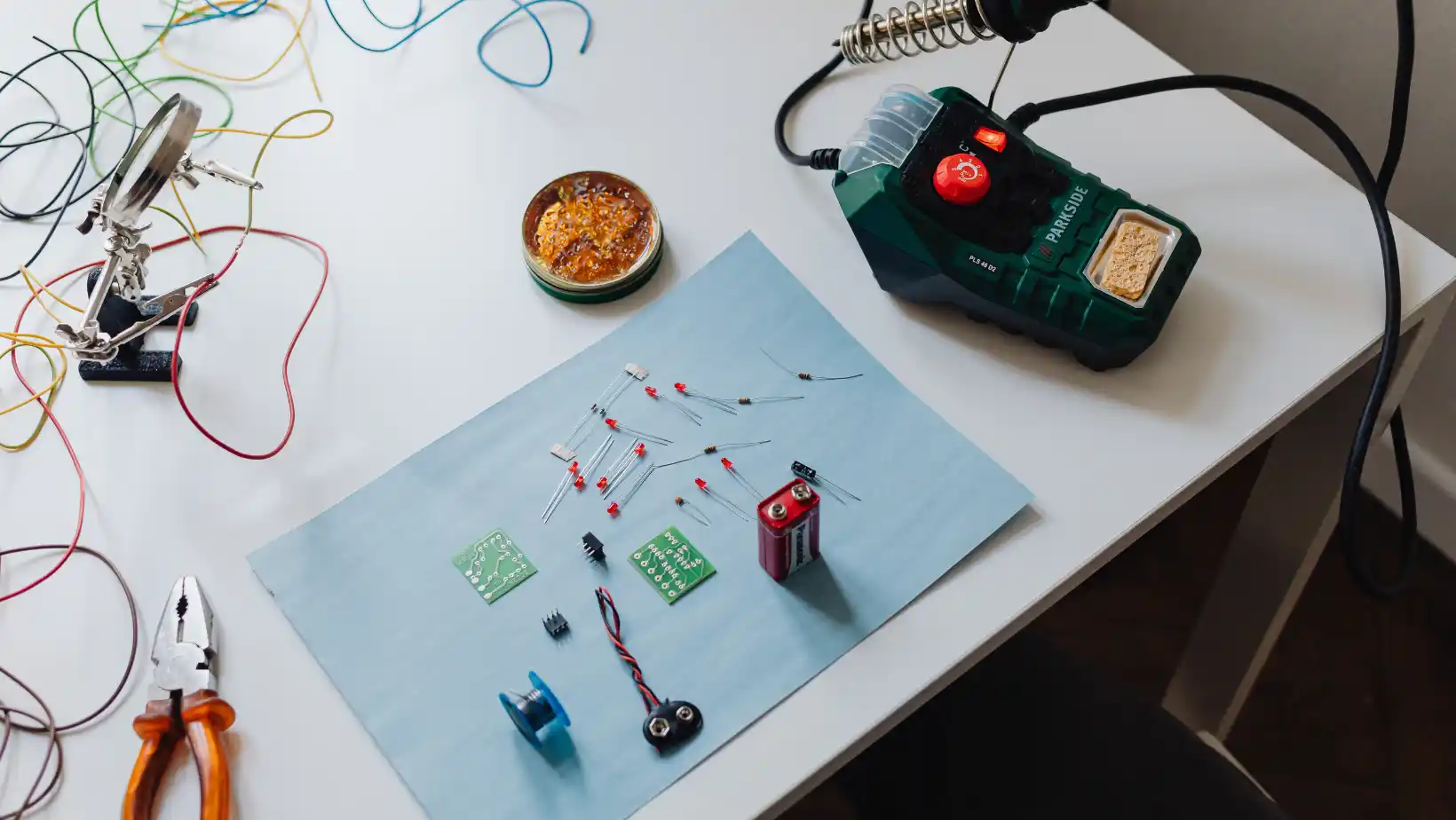 Fundamentals of Electrical Circuits: Level 6 Guide - ICTQual AB